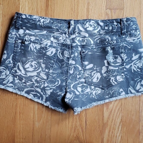 Lovesick Hot Topic Gray and White Rose Shorts 9 | eBay