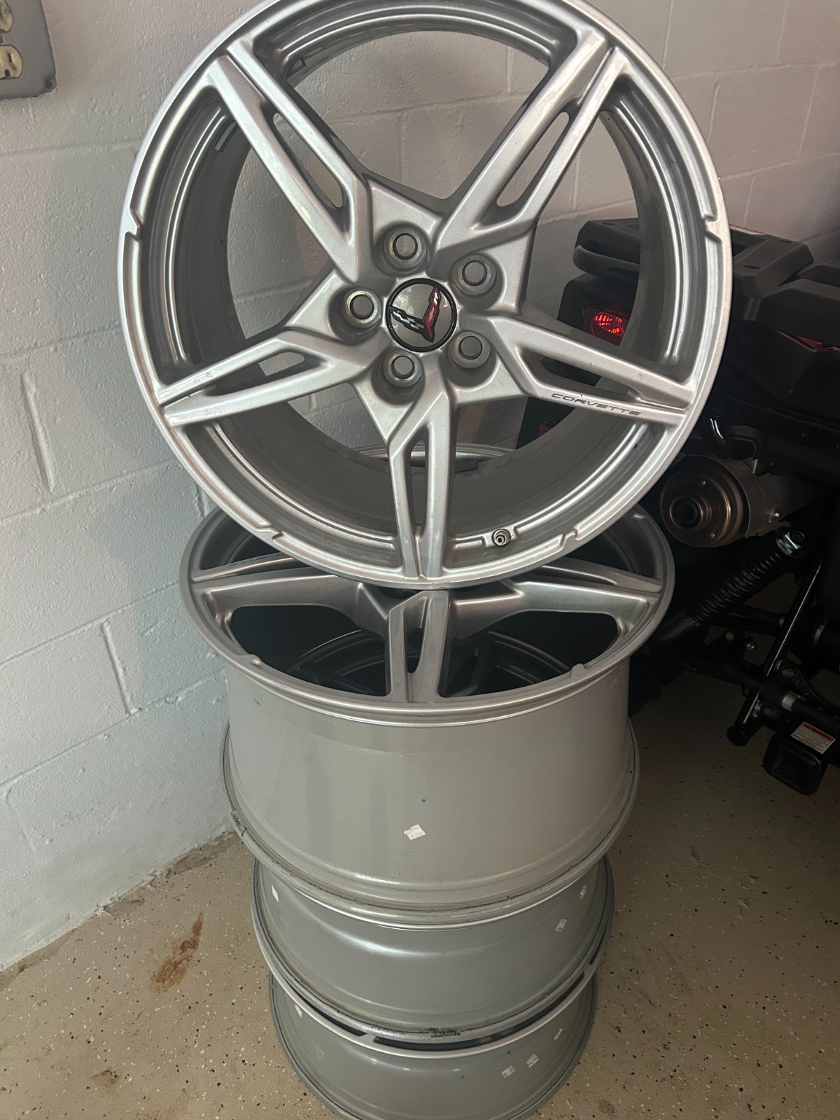 Corvette C8 OEM Flawless Wheels off a 2024 C8 | eBay