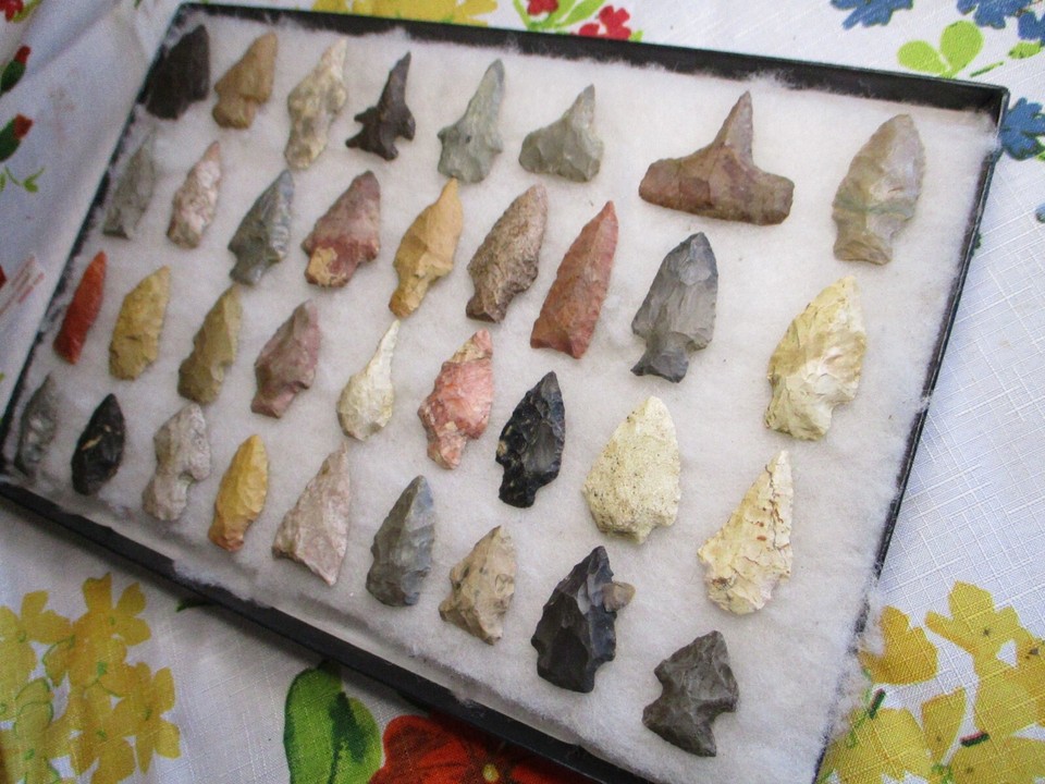 AUTHENTIC INDIAN Arrowheads LOT 1. BIRD POINTS BIGGEST ARROWHEAD 2 ...