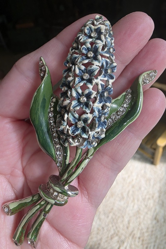 Vintage 1941 Unsigned Coro Hyacinth brooch | eBay