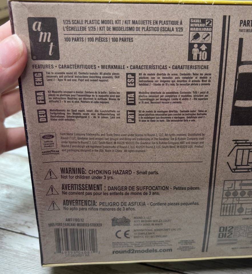 AMT 1/25 Scale 1965 Ford Fairlane Modified Stocker Model Car Kit ...