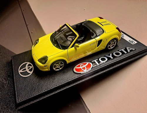 AUTOart 1/18 Toyota MR2 Spyder Mounted On Customized Plexiglass Display ...