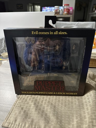 NECA PUPPET MASTER TOULON’S PUPPET CASE & LEECH WOMAN DAMAGED BOX | eBay