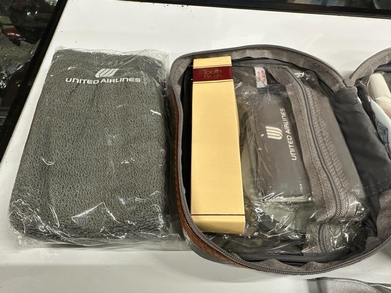 UNITED AIRLINES Passenger Amenity Travel Kit First Class Overnight ...