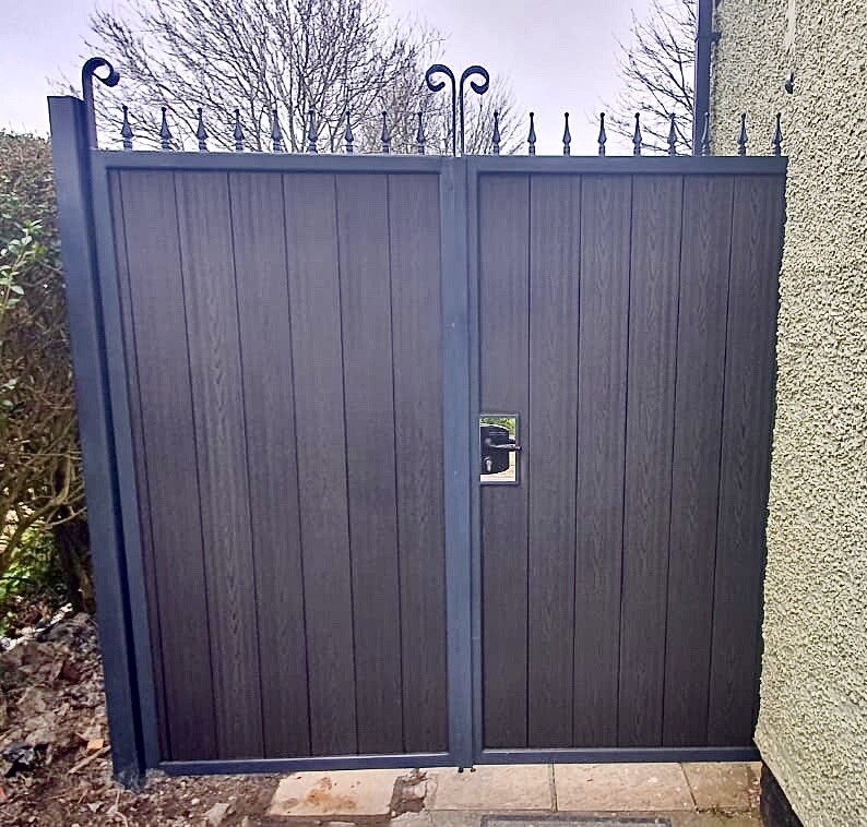 HIGH QUALITY - SQUARE STEEL GATE POST / WROUGHT IRON RAILING POST - S/M ...