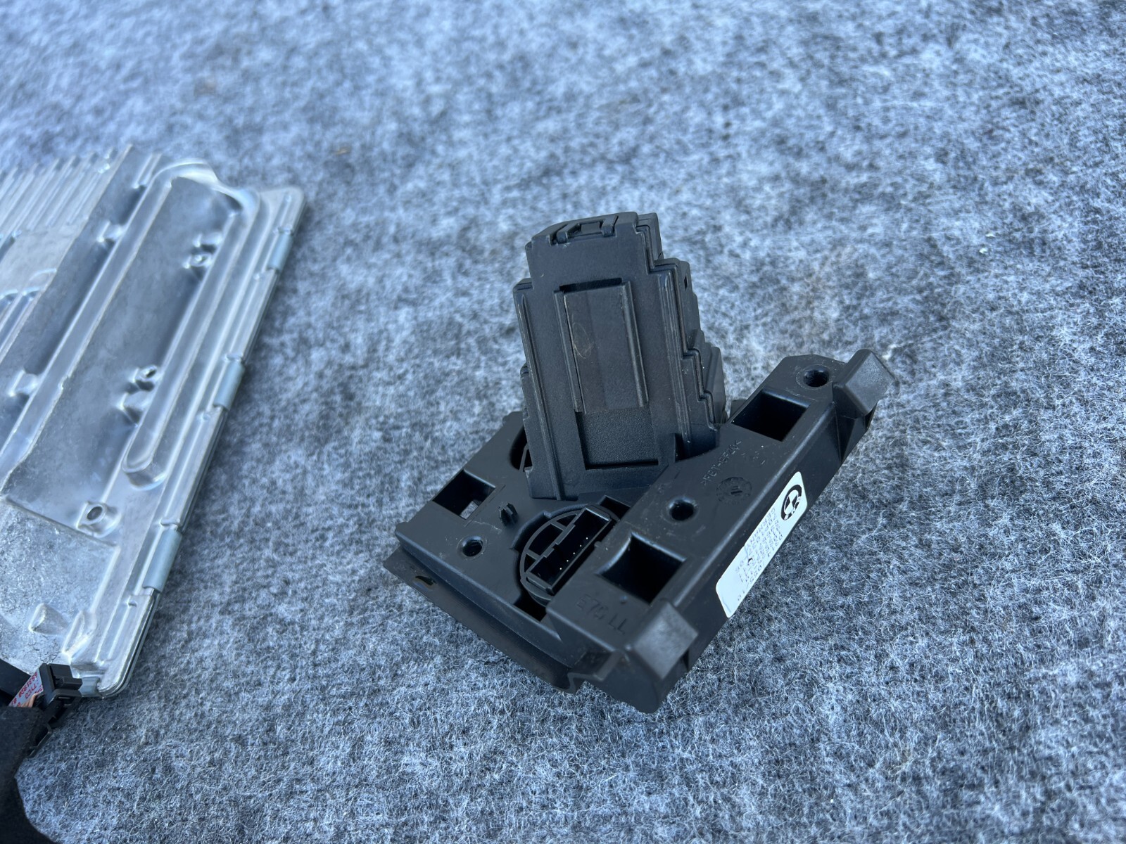 ENGINE MOTOR COMPUTER DME KEY IGNITION S63 BMW E71 E70 X5M X6M (2010 ...