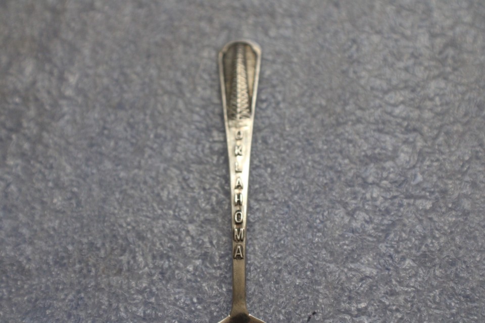 ANTIQUE STERLING SILVER OKLAHOMA SOUVENIR SPOON - 4-1/4" LONG- 11 GRAMS ...