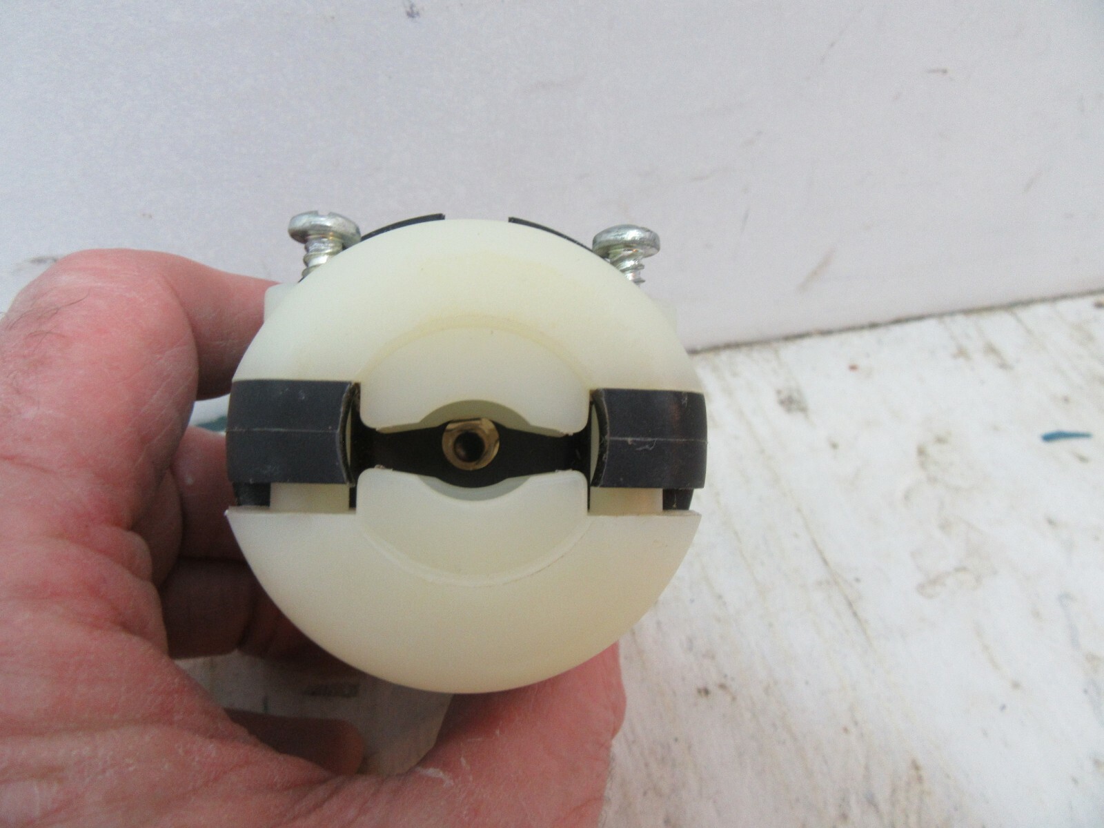 4 NIB HUBBELL HBL2611 TWIST-LOCK PLUGS GROUNDING 3 WIRE 30 AMP 125V | eBay