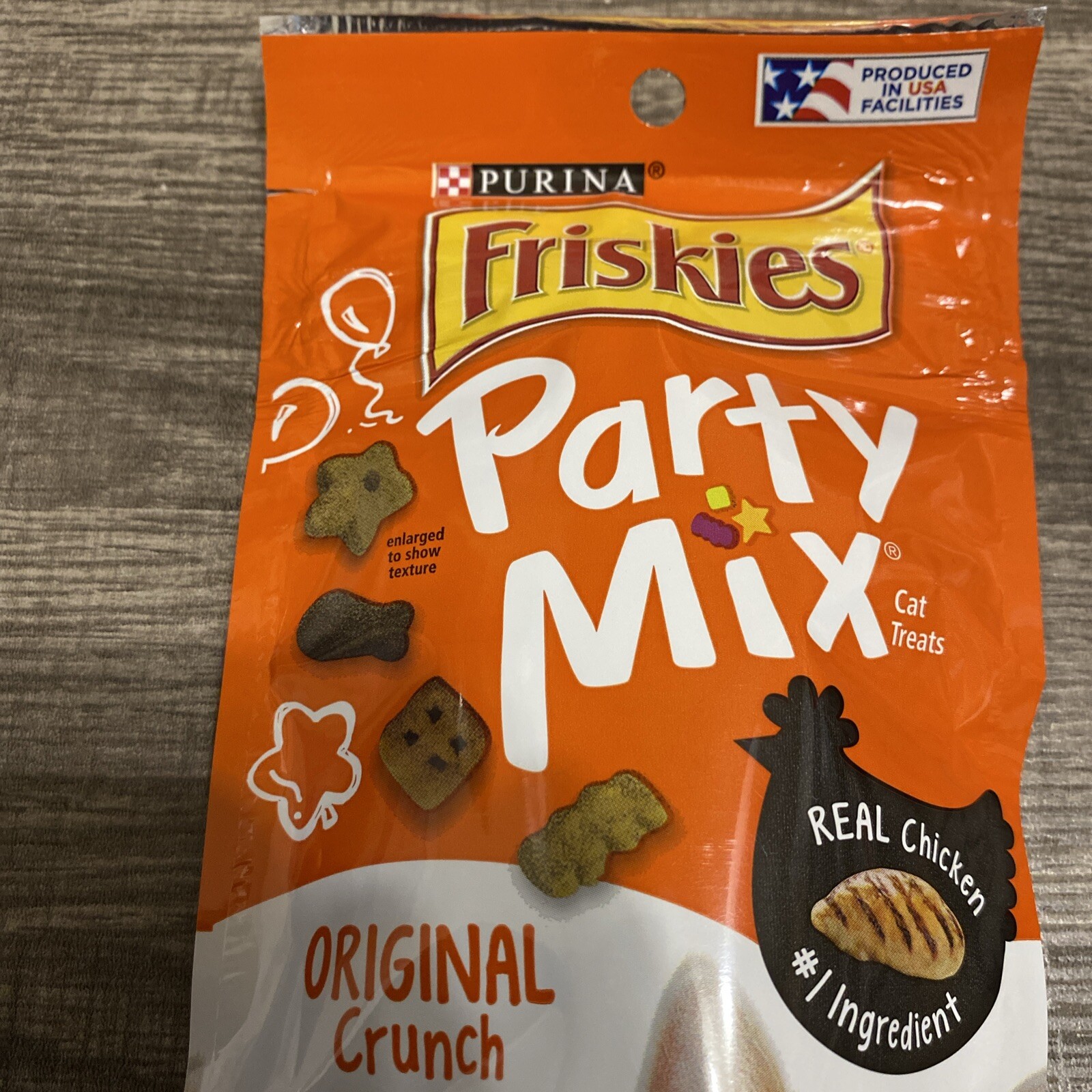 18 Packs of Friskies Party Mix Crunch Treats Meow Real Chicken 2.1 oz ...