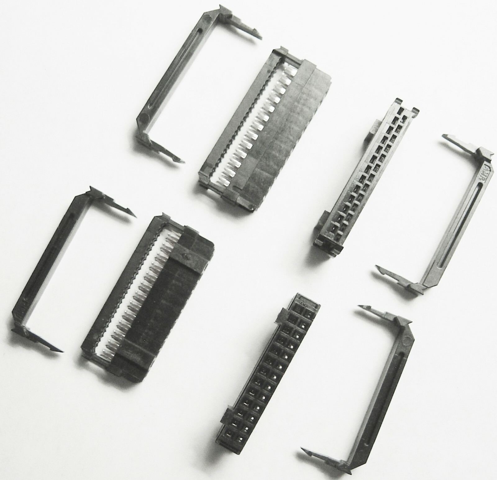 ~Qty=1 AMP 499499-7 Tyco TE AMP-LATCH Ribbon Connector 26 Contact W ...