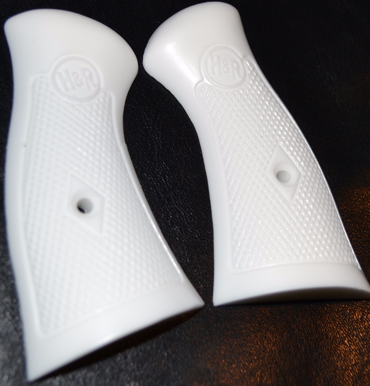 H & R Pistol Grips 622,623,632,633,642,666 Large frame 3&1/4" White ...