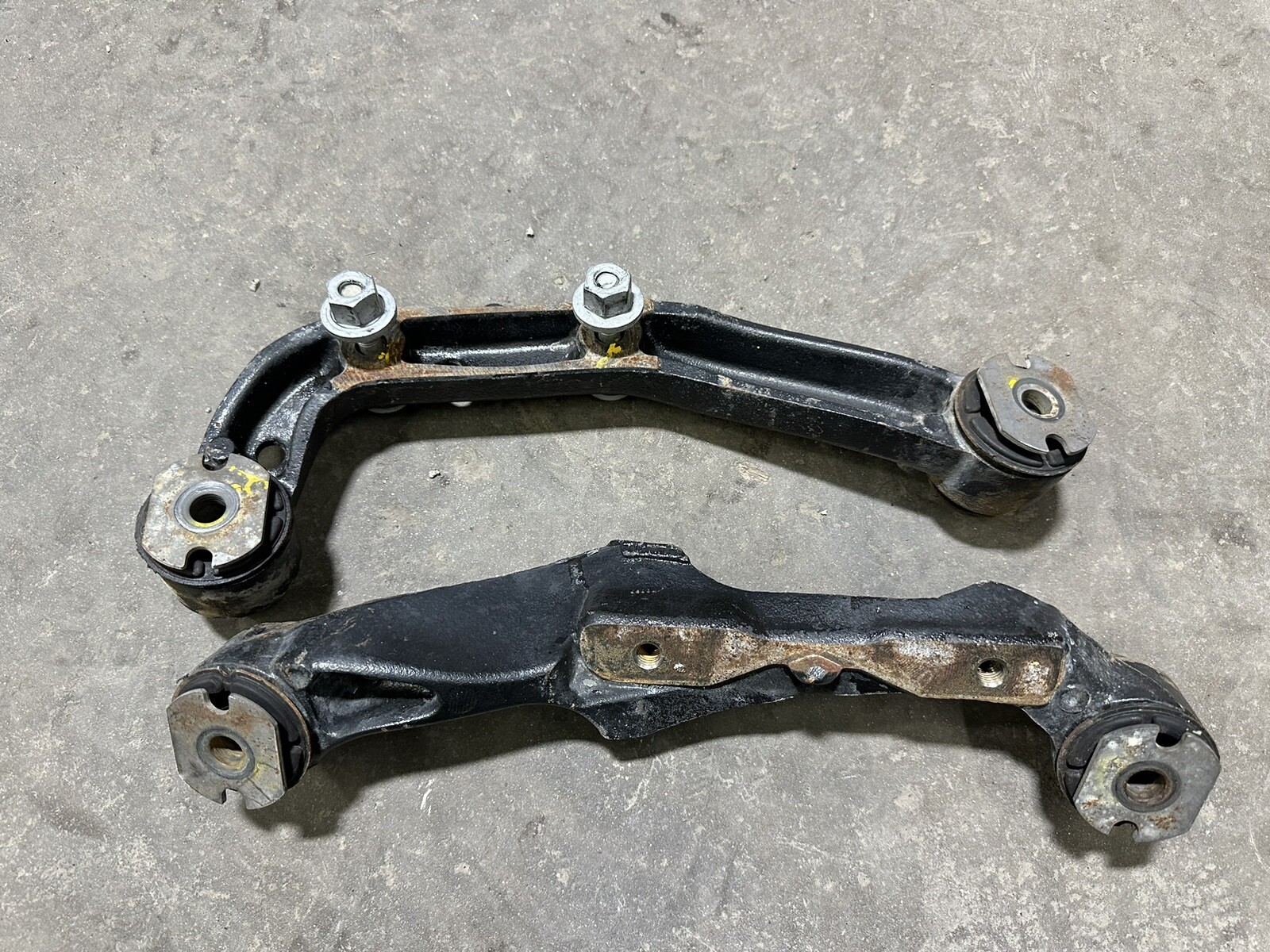 2014-2019 Chevrolet Silverado Front Differential Carrier Bracket Set ...