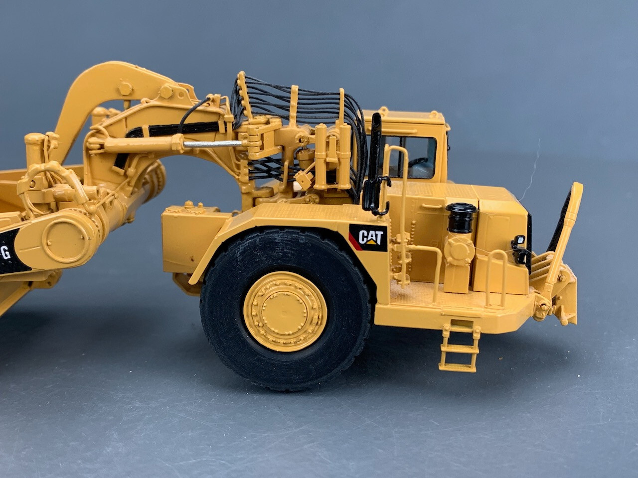 1:87 Classic Construction Models Brass Cat 657G Scraper w/Push Pull ...