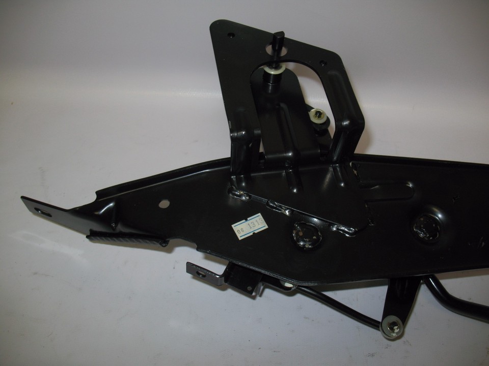 New OEM Isuzu Engine Control Link Bracket Assembly Gas Pedal 8970327161 ...