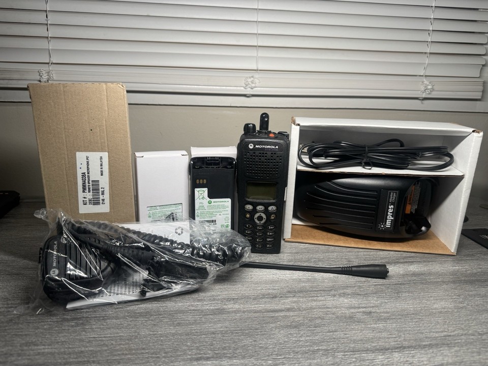 Motorola XTS2500 Model III 700/800 MHz P25 Digital Two-Way Radio ...