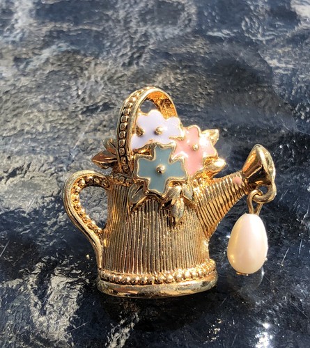 Mother’s Day Flower Water Can Spring Gold Tone Metal Travel Lapel Pin ...