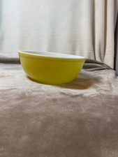 Vintage PYREX Yellow 4 Quart Mixing Bowl 404 Primary Color Yellow Large ...