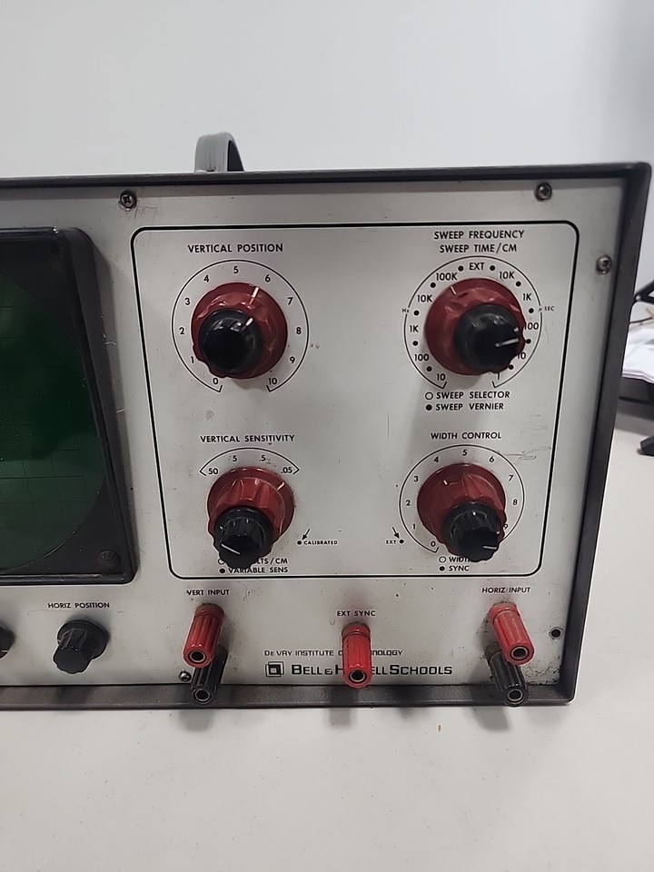 Devry Bell & Howell Schools Model 34 Oscilloscope Analyzer Powers Up | eBay