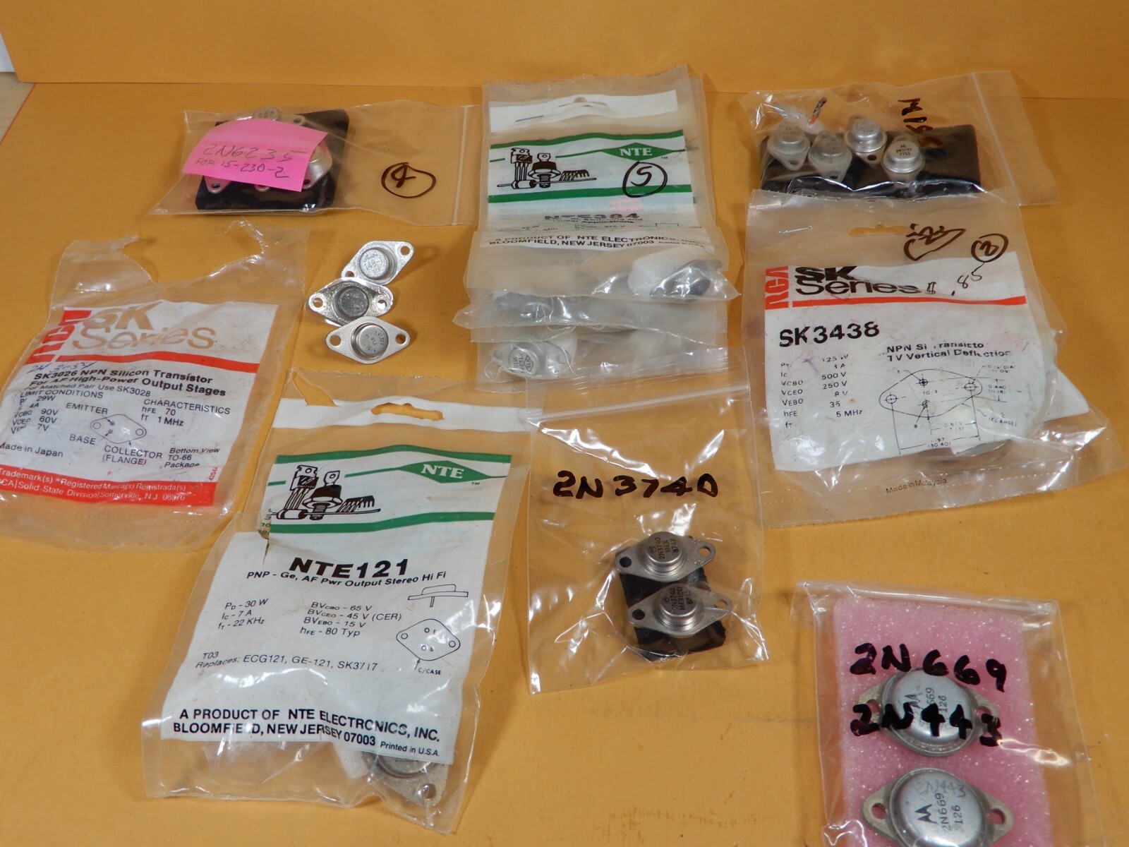 Huge Lot of Vintage TO-3 Transistors NTE121 2N669 2N443 2N3740 2N6235 ...
