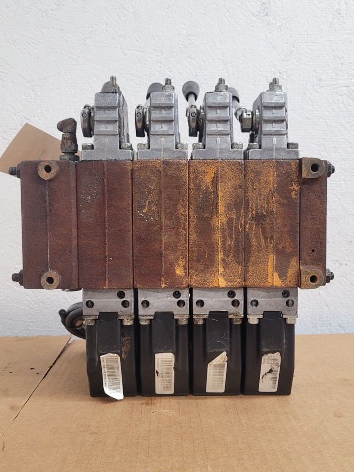 Danfoss PVG32 159-0904 4x Hydraulic Valve Stack w/ Electric Control [ I ...