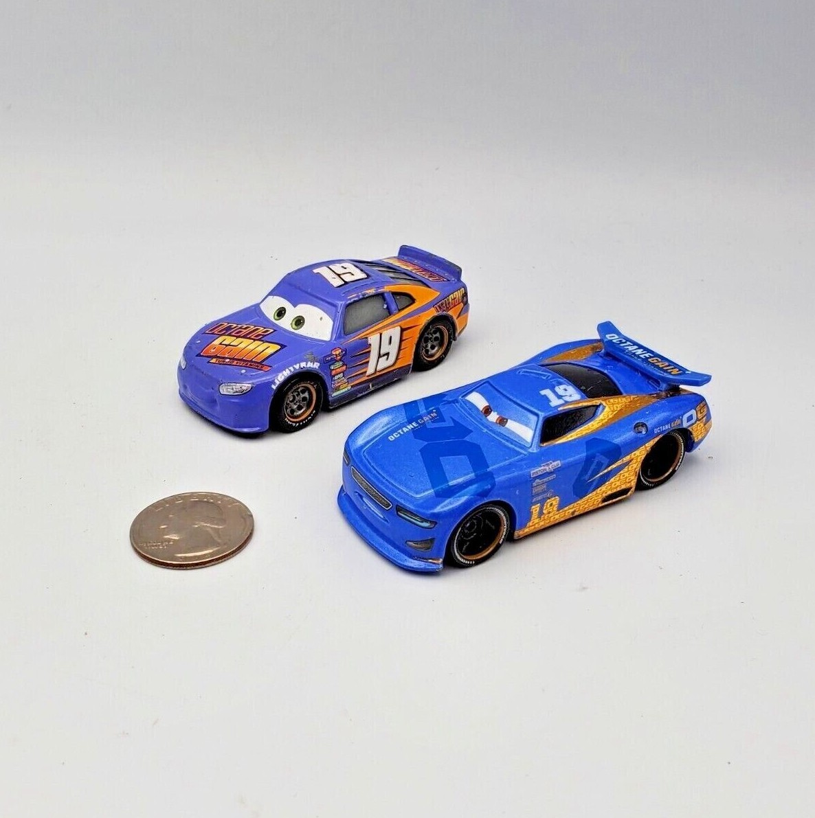 DISNEY PIXAR CARS BOBBY SWIFT'S HAULER OCTANE GAIN #19 CAR HAULING SEMI ...