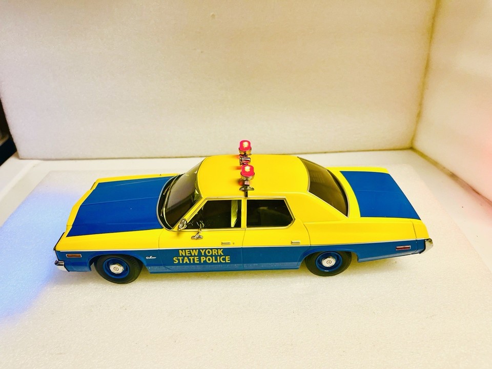 POLICE 1/18 - DODGE MONACO NEW YORK STATE NYSP 1974 WORKING LED LIGHTS ...
