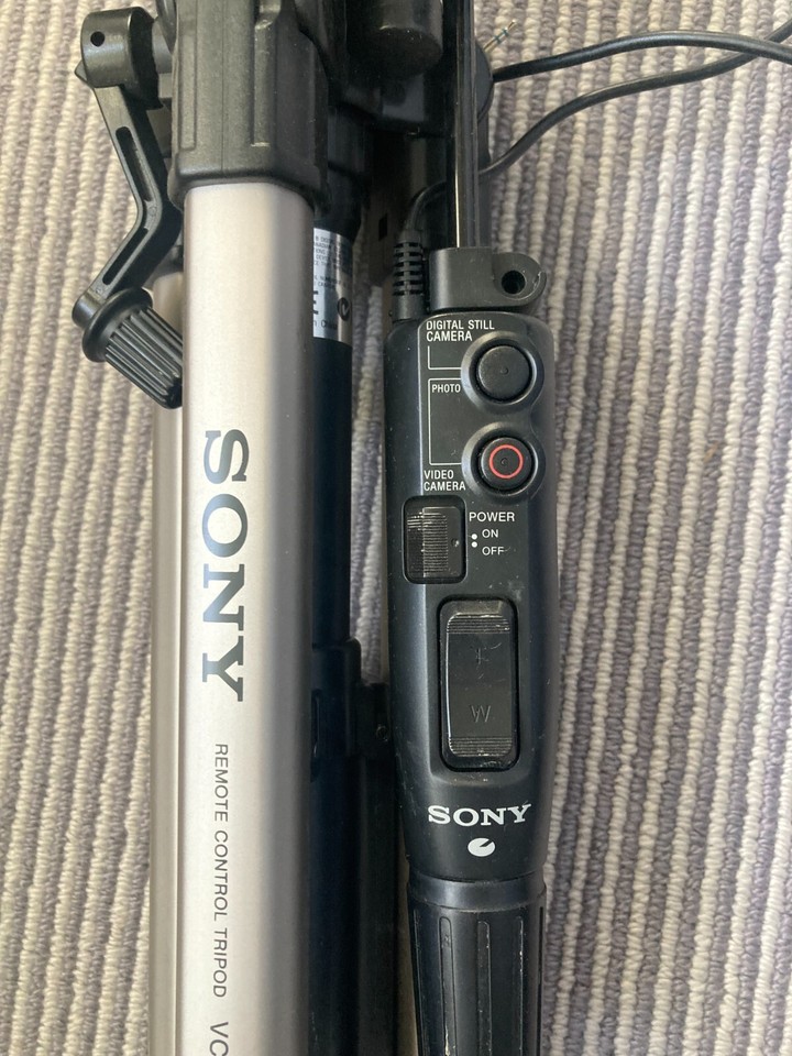 Sony Remote Control Tripod for Sony Cameras/Camcorders (VCT-D680RM ...
