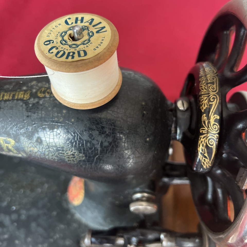 Vintage/Antique Singer Hand Crank Sewing Machine - Serial K1154467 ...