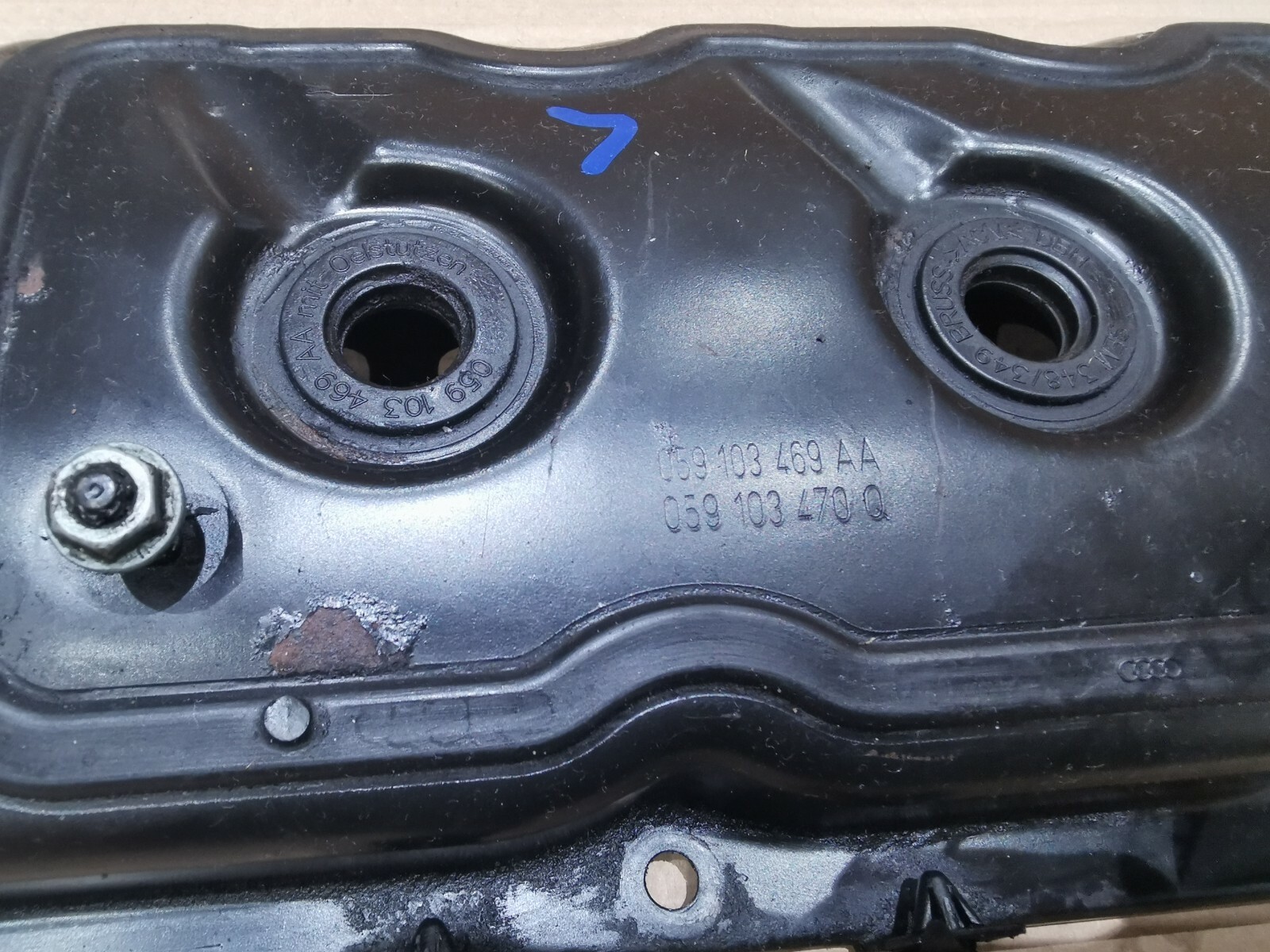 Audi A4 A6 2.5 TDI Passenger side Engine Head Cover Rocker Valve Cam ...