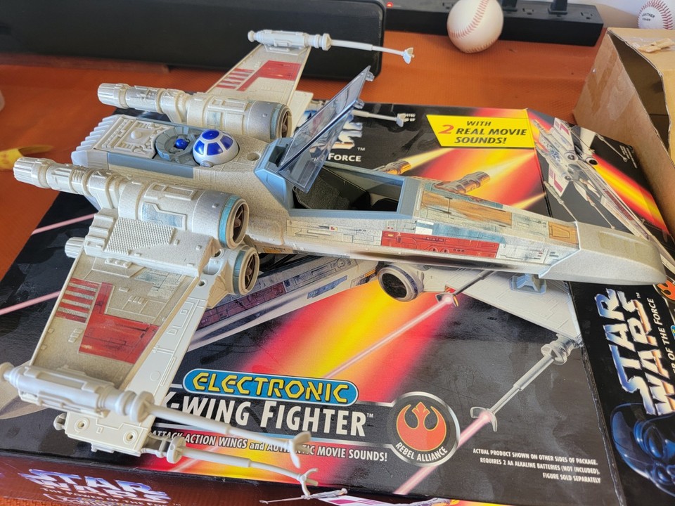 1995 Kenner Star Wars Power of the Force Electronic X-Wing Fighter ...