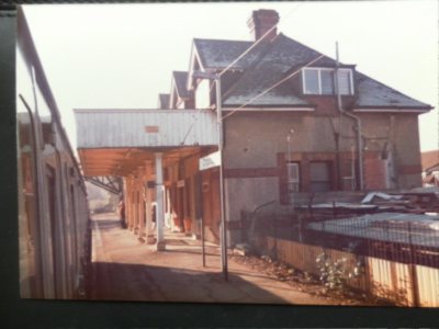 PHOTO CHIPSTEAD RAILWAY STATION 1985 | eBay