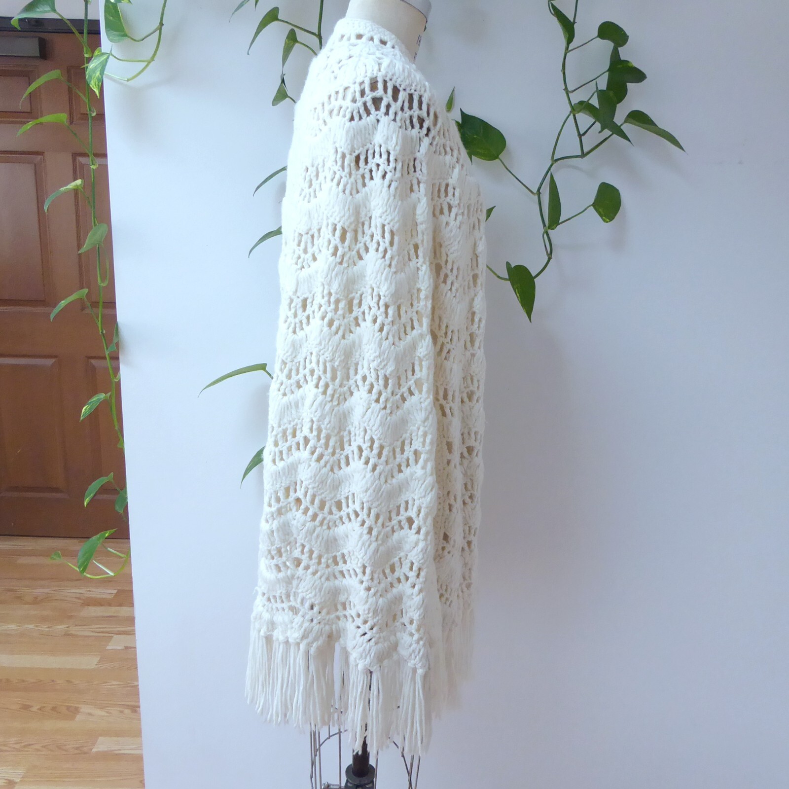 1970s Vintage long ivory bohemian crochet cape with f… - Gem