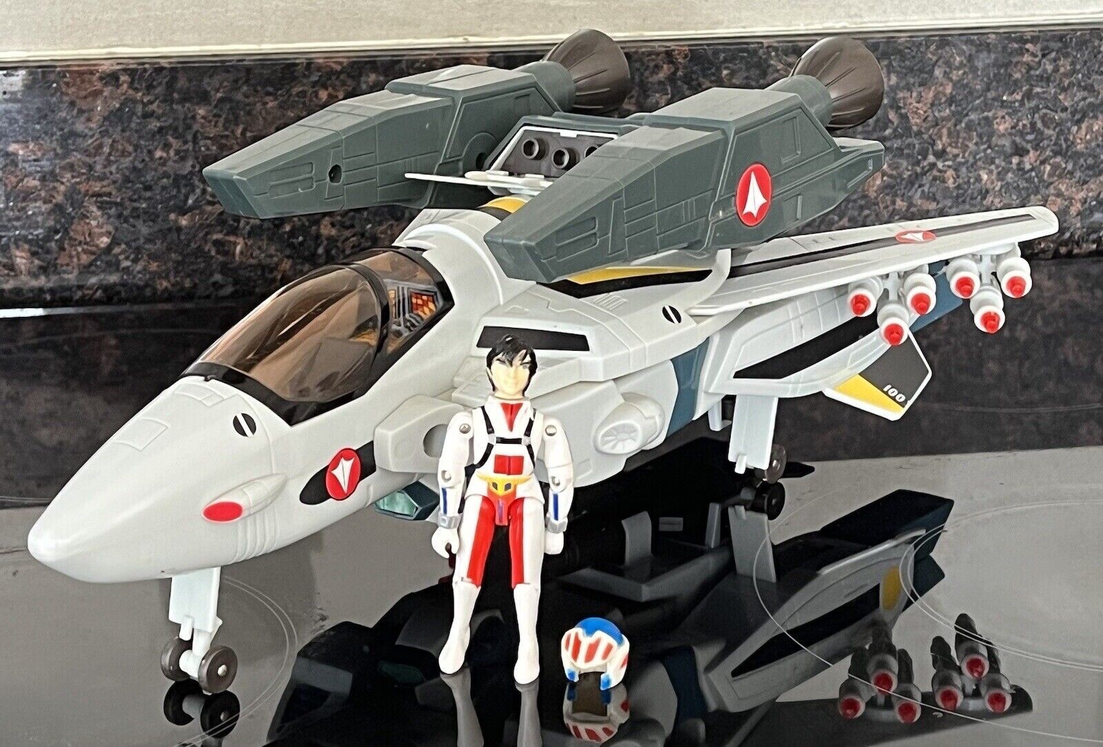 1985 Matchbox Macross Robotech Veritech VF-1 Fighter - Near-Mint, Complete