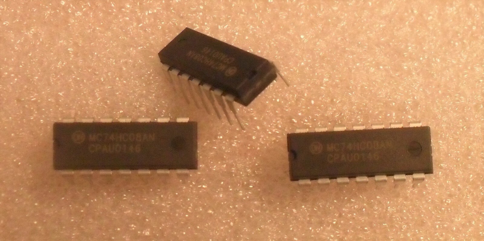 74C, 74HC & 74HCT CMOS Series Logic Gates Thru-Hole - Lots and Single ...