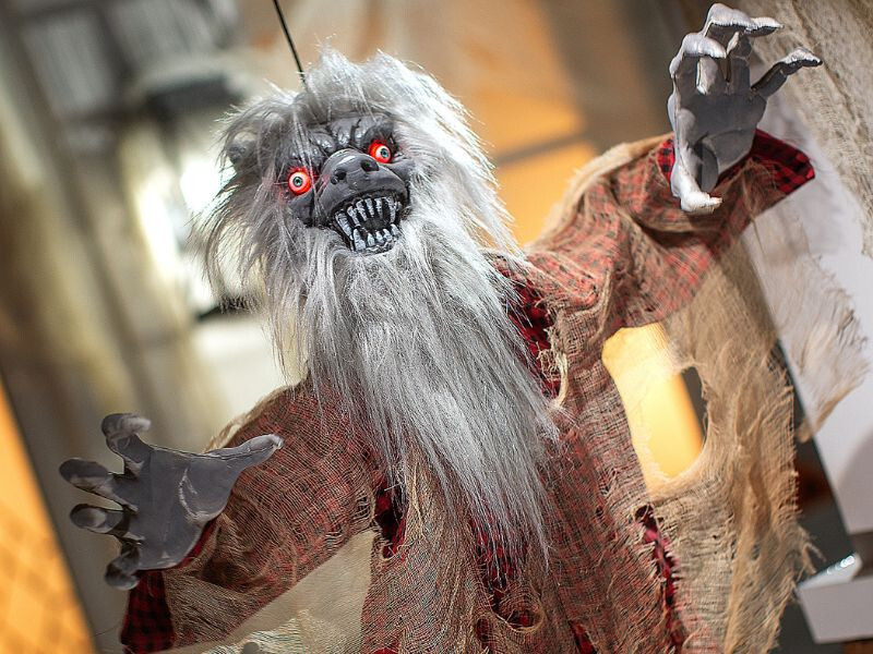Hanging Animated Werewolf Prop Halloween Decor Life Size Haunted House ...