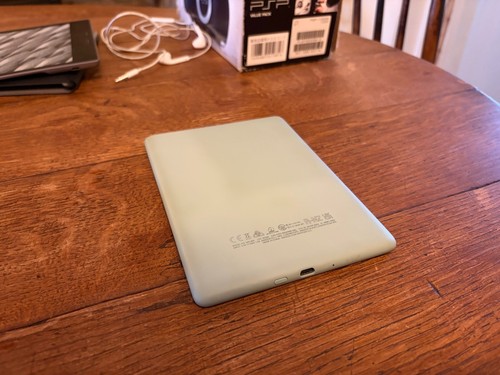 Amazon Kindle Paperwhite Signature 32GB Agave Green 11th Gen Leather ...