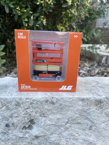 JLG AE 1932 1:32 All Electric Scissor Lift | eBay