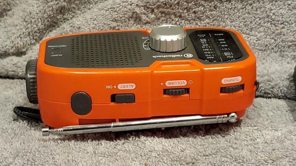 RadioShack AM/FM/WX Crank Radio 2000654 Radio Shack Weather Bnd Radio ...