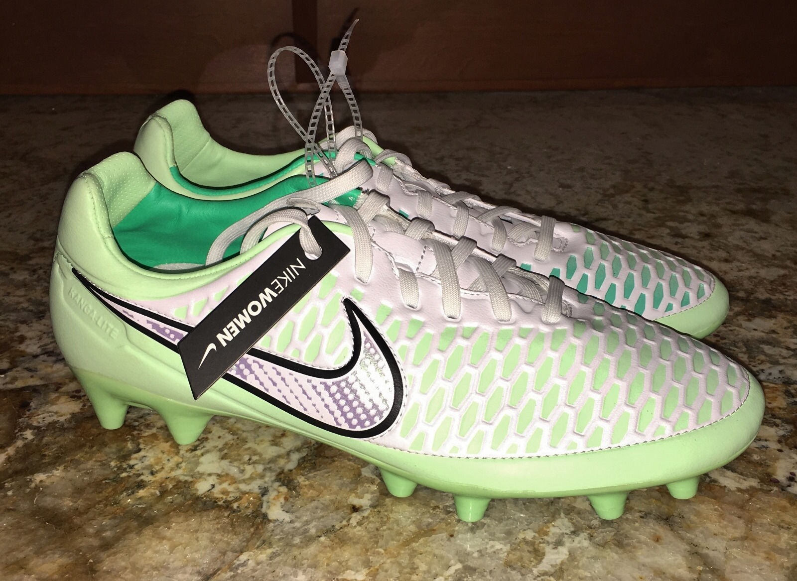 Magista Light Green