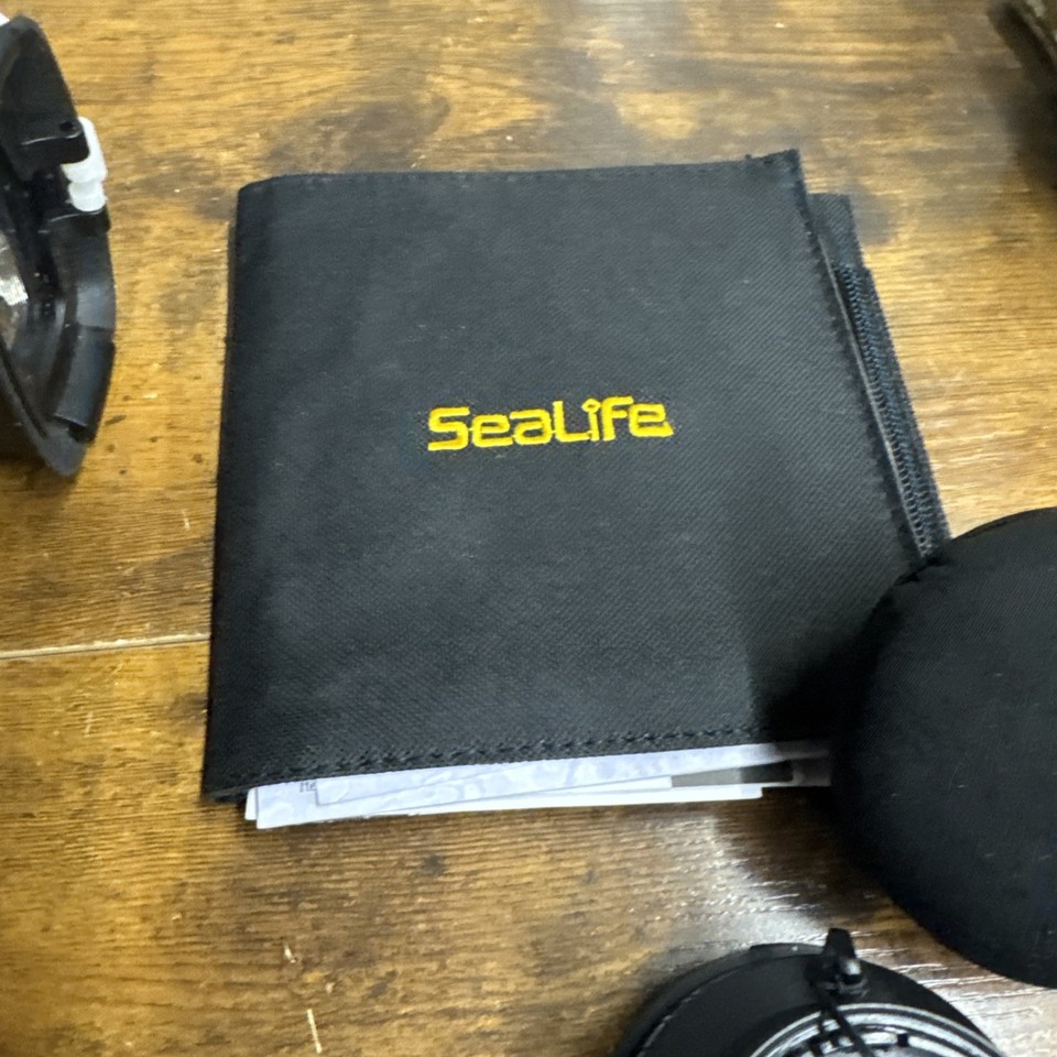 Sealife Sea Life Underwater Camera Set Up With Flash Wide Angle Lens ...
