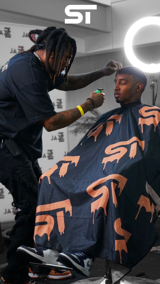 Supreme Trimmer Premium Barber Capes - Polyester, Waterproof, Hook ...