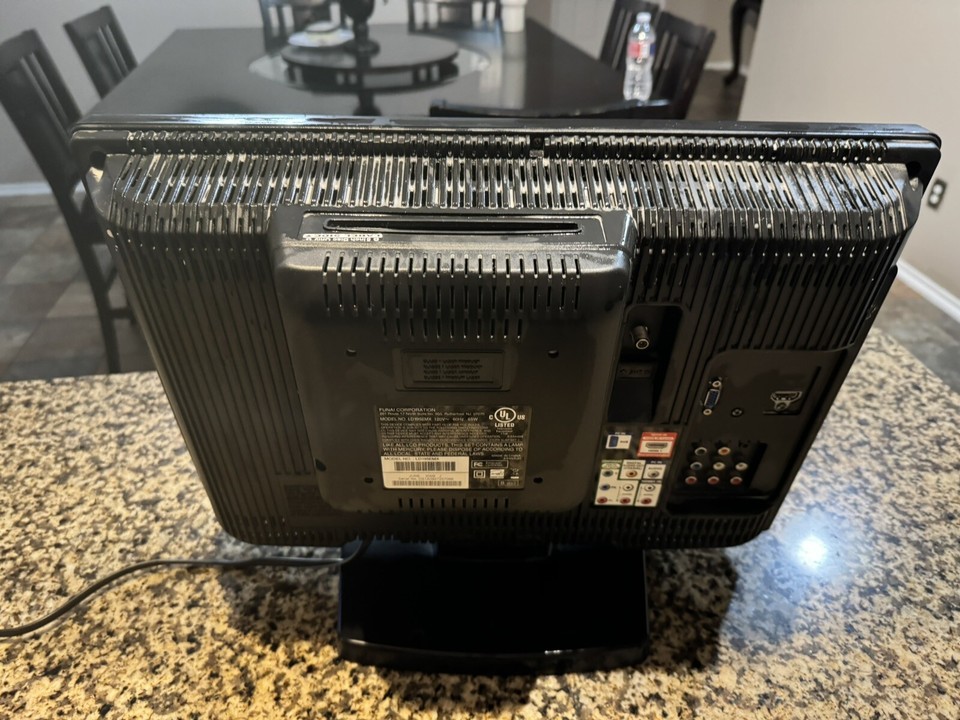 Emerson TV DVD PLAYER COMBO LD195EMX 19" 720p HD LCD Television ...