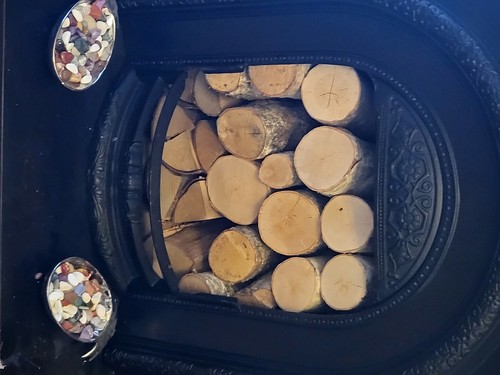 Decorative Round Logs KD Birch 24cm Long Fine Sawn End Covers 30cmx40cm ...