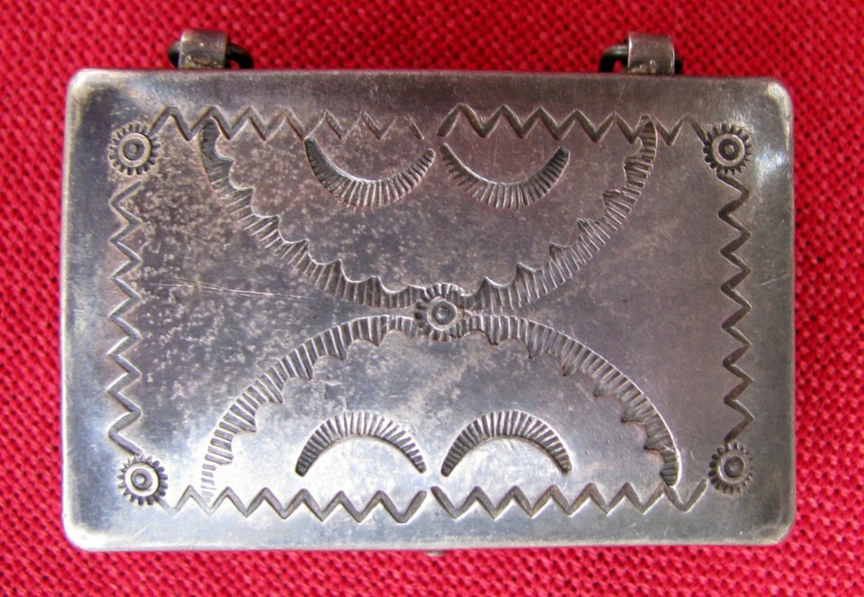 FINE ANTIQUE HANDMADE NAVJAO INDIAN AMERICAN EMBOSSED SILVER SNUFF BOX ...