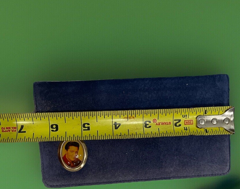 RARE LOT OF 18 VINTAGE ELVIS ITEMS CHECKBOOK CASE, MUSIC BOX, PINS ...