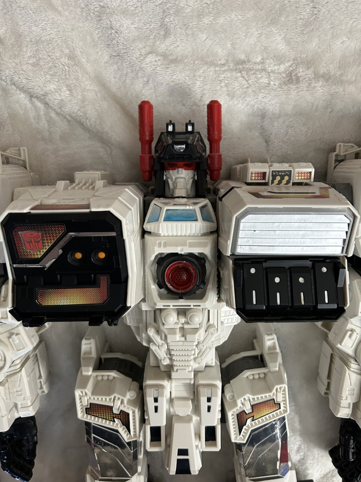 Transformers Generations METROPLEX w/ Scamper & Dual Guns (Titan Class ...