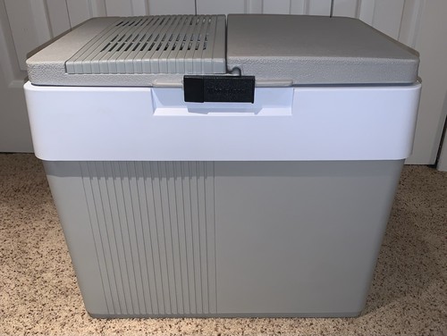 Koolatron Durable 33 Qt 12V Electric Cooler with Split Lid Family ...