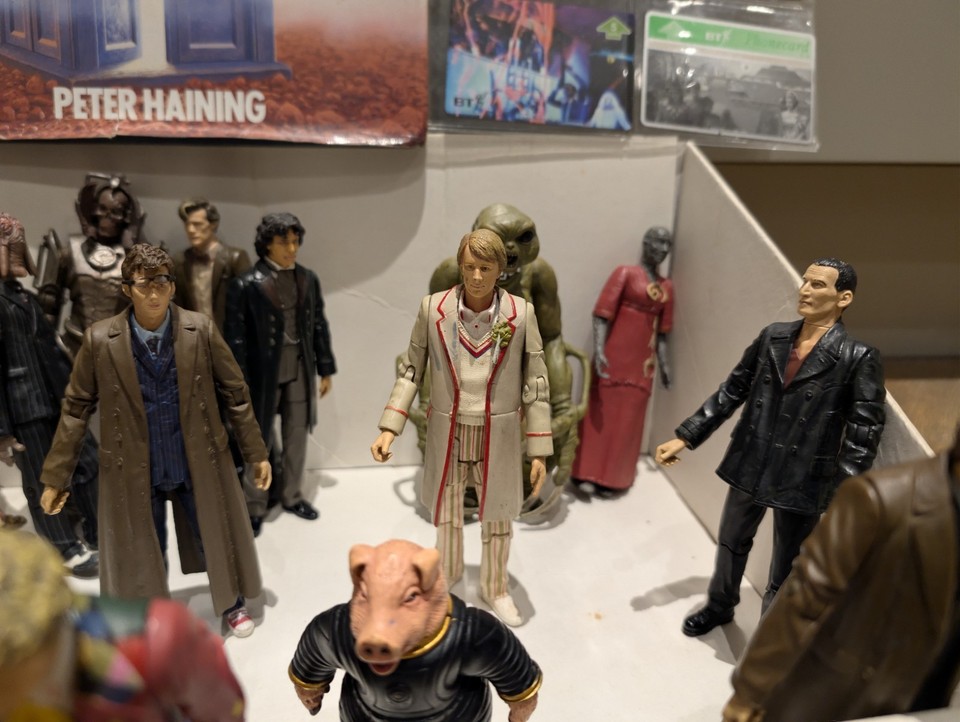 DOCTOR WHO JOBLOT INCLUDING ACTION FIGURES SHOP DISPLAY BOX & PHONE ...