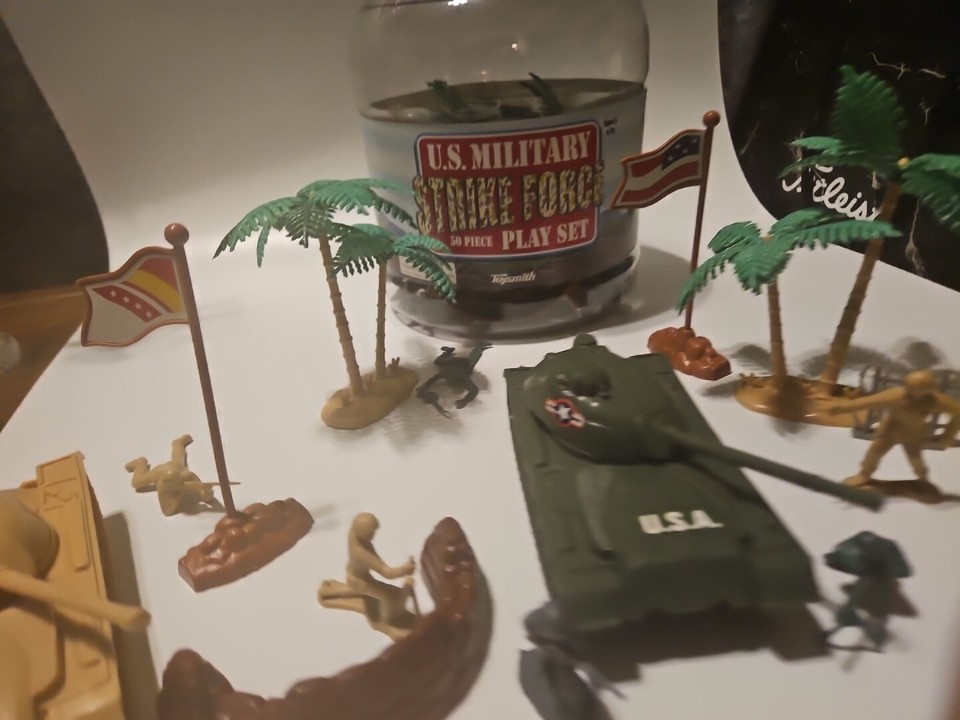 Army Men Strike Force US Play Toy Tanks Barb Wire Trees Green Soldiers ...
