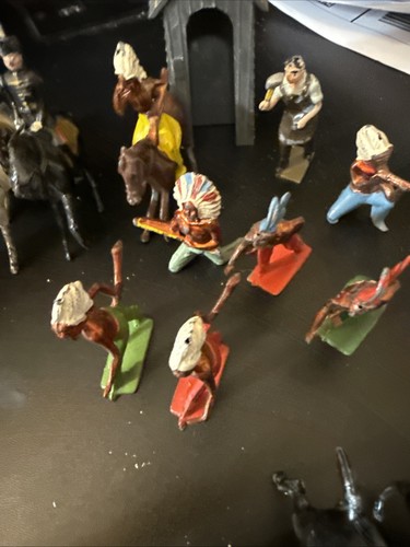 Large Lot 42+ vintage Cast Metal soldiers British And Indians Native ...